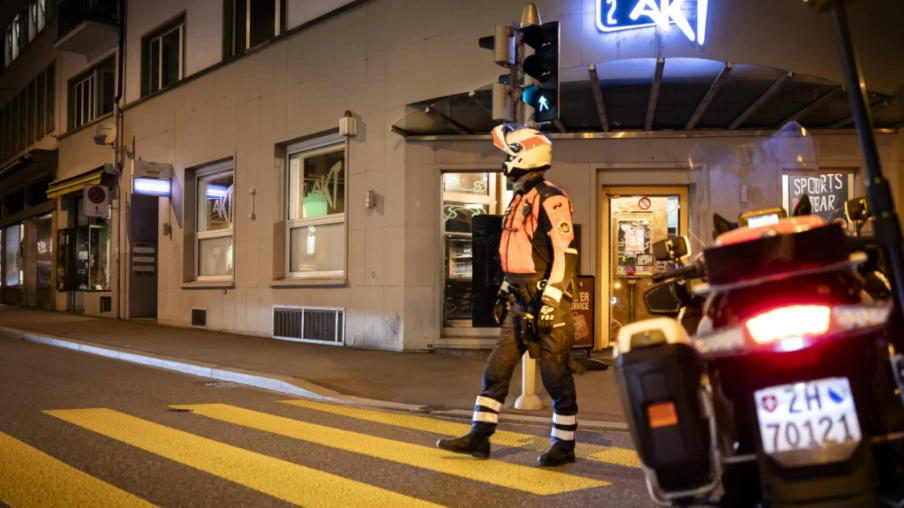 Procès de l'attaque antisémite à Zurich : l'ado garde le silence - La Télé